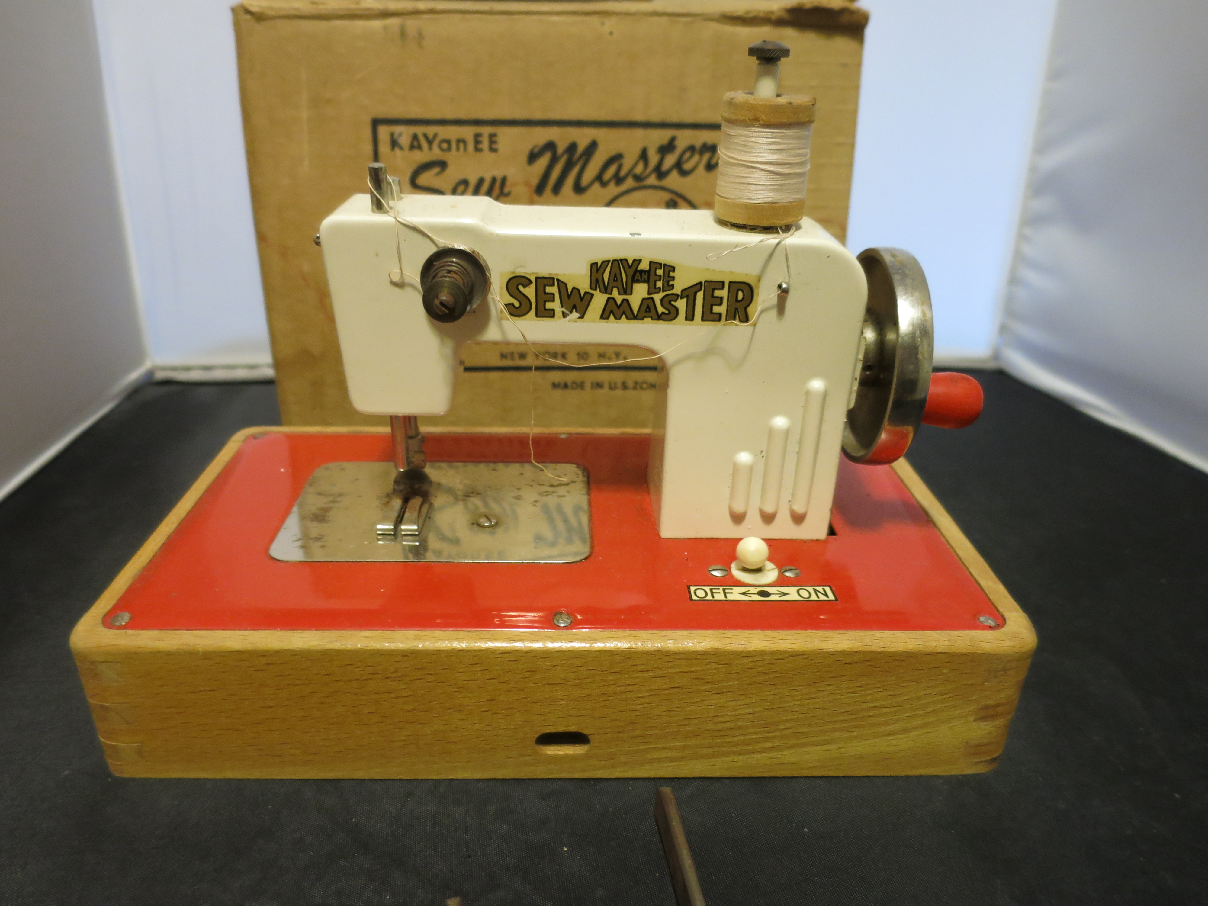 KAY an EE Sew Master Sewing Machine | TIAS — The Internet Antique Shop